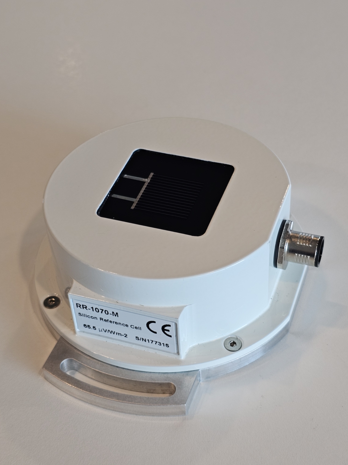 Silicon Reference Cell for Photovoltaic Measurement